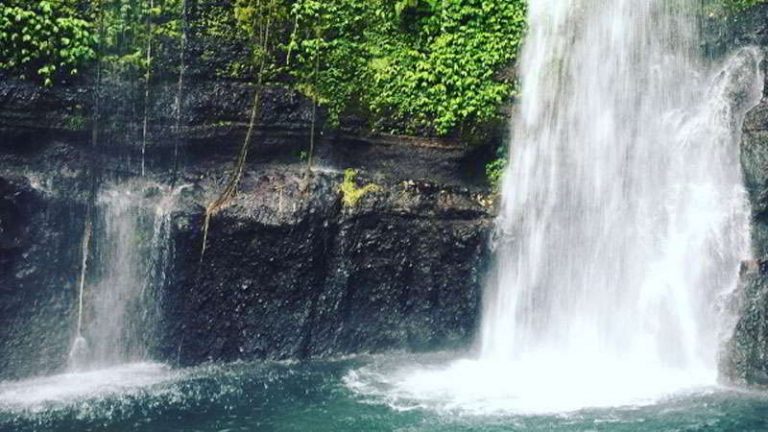 √ Curug Luhur: Alamat, Daya Tarik, Harga Tiket 2020