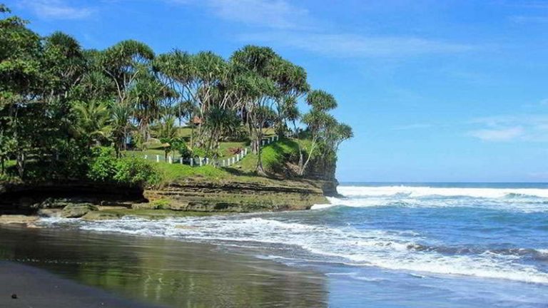 Pantai Batu Hiu - Wisata Bagus