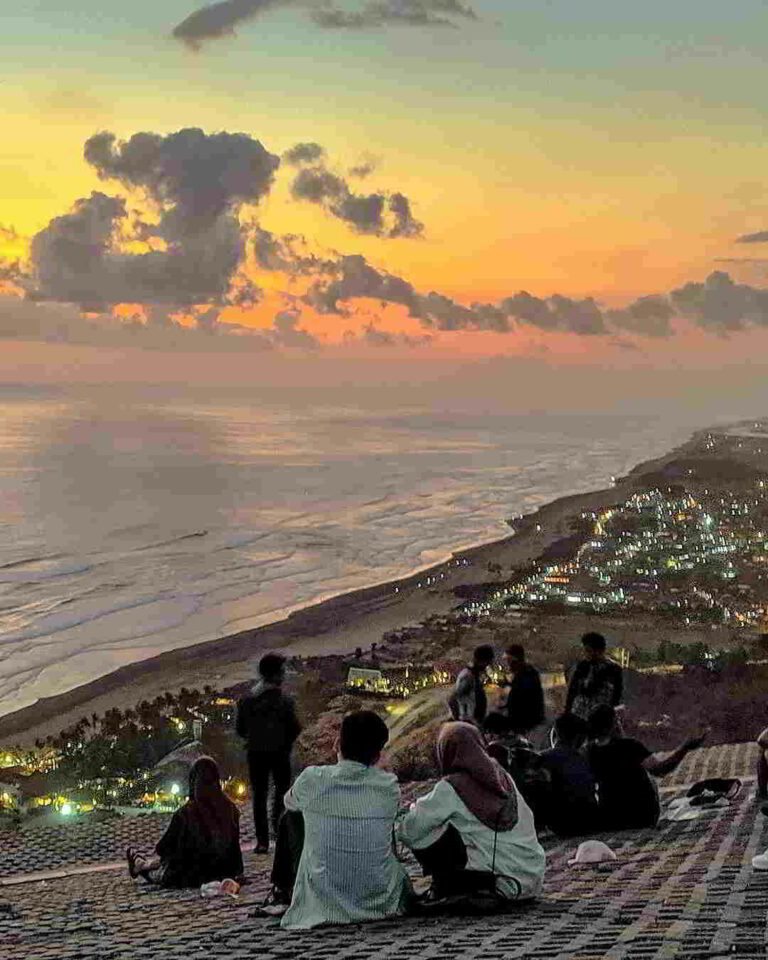 √ Pantai Parangtritis: Alamat, Mitos & Tiket Masuk