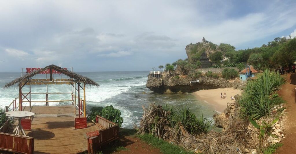 Pantai Ngobaran - Wisata Bagus
